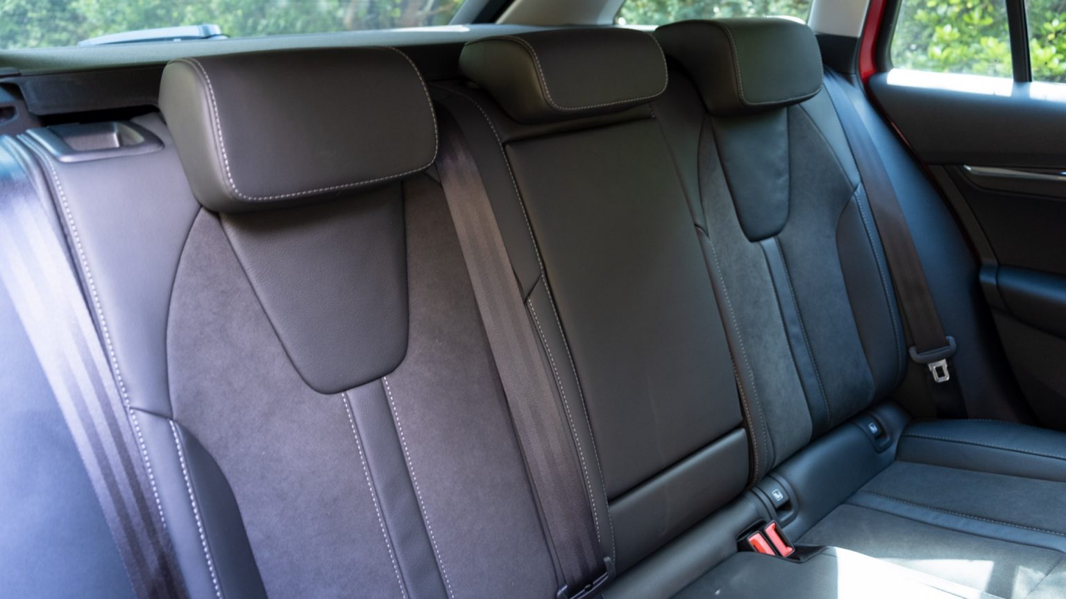Skoda Octavia iV Estate review (2021): An excellent hybrid estate ...