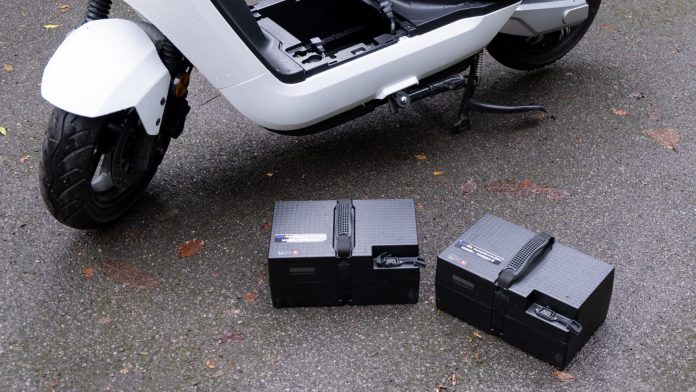Sunra Robo-S review: A stylish all-electric scooter | TotallyEV
