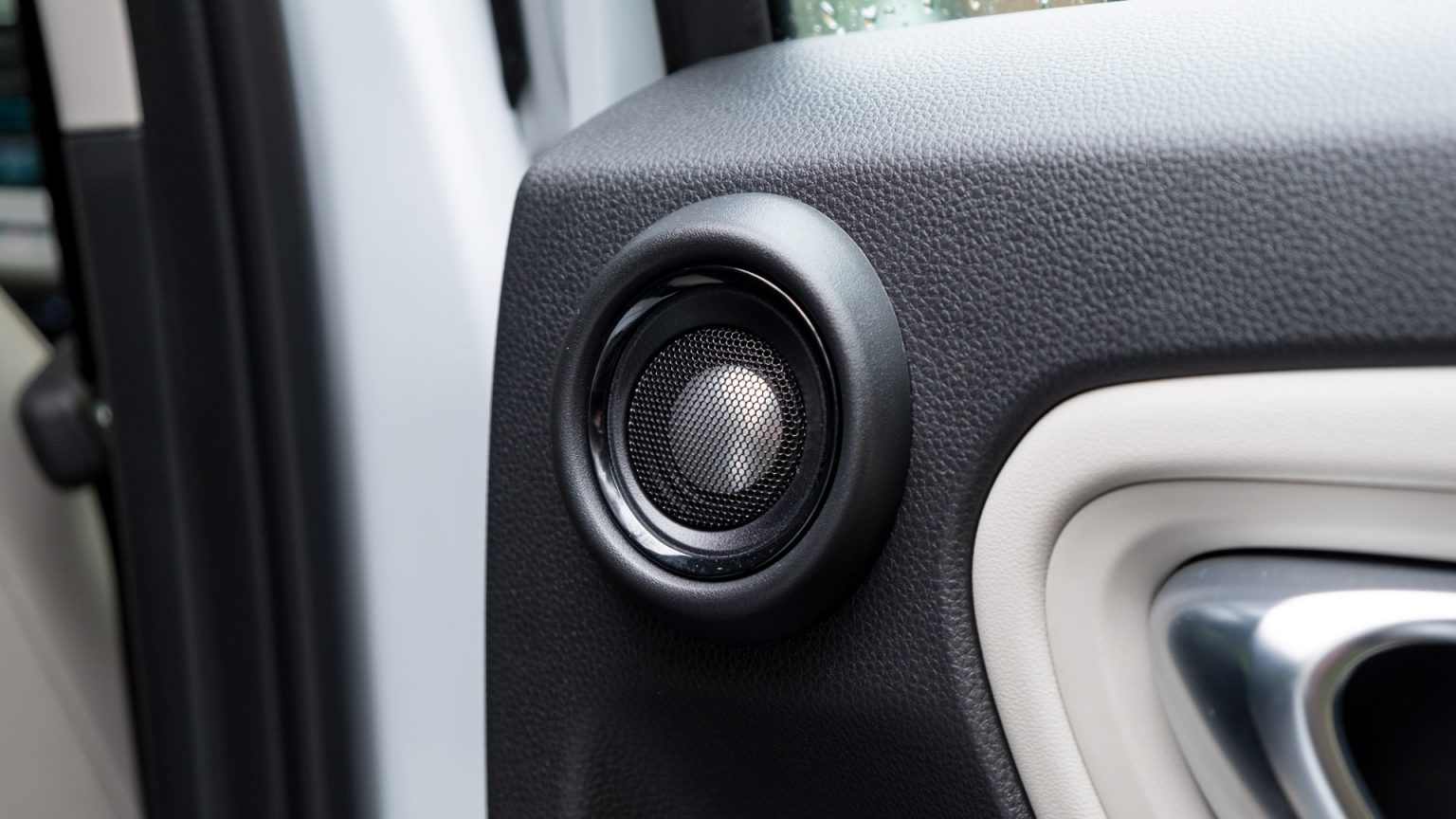 Honda HR-V audio review: Upgrade to the Advance Style trim? - TotallyEV