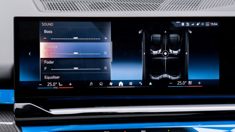 BMW i5 audio review: Bowers & Wilkins vs Harman Kardon - TotallyEV